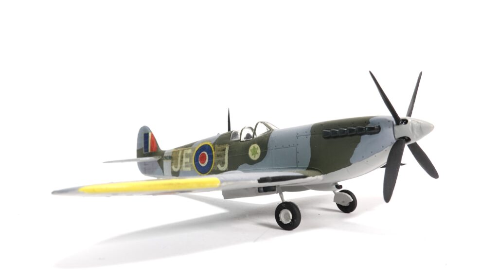 Supermarine Spitfire Mk IX sehr authentisch und schön